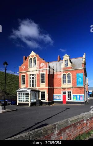 Whitby Pavillion Theatre, West Cliff, Whitby Stock Photo - Alamy