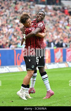 Noel Aseko Nkili (Hanover 96, 15) against Aki Koch (Karlsruhe, 18 ...