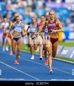 Georgia Hunter Bell wins the Womens 800m final at the UK Athletics ...