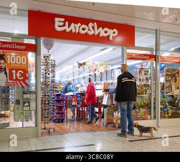 1 Euroshop Filiale - gesehen im Leine Center Hannover Laatzen am 18.08.2025 *** 1 Euroshop store ...