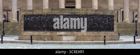 Liverpool Cenotaph war memorial outside St George's Hall, Liverpool ...