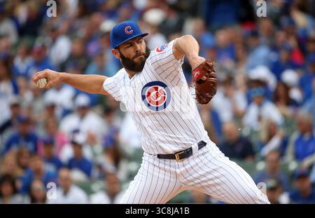 Former Chicago Cubs' Jake Arrieta throws a ceremonial first pitch ...