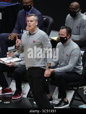 Chicago Bulls head coach Billy Donovan, left, argues with official ...