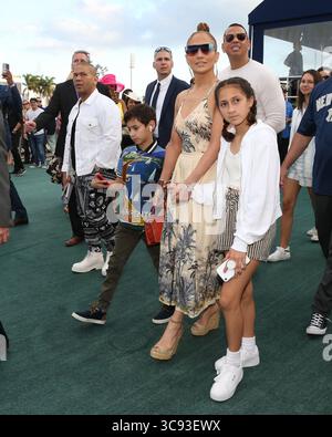HALLANDALE, FLORIDA - JANUARY 25: Jennifer Lopez and Alex Rodriguez ...