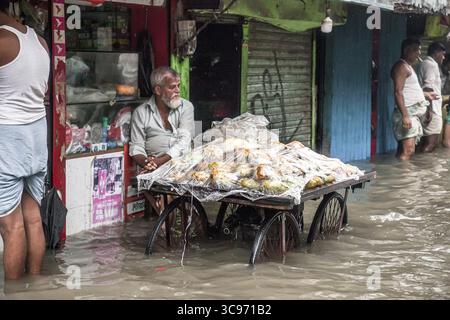 Street vendor, Chattogram, Bangladesh Stock Photo - Alamy