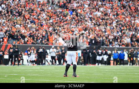 Cincinnati Bengals defensive tackle DJ Reader (98) warms up prior to an ...
