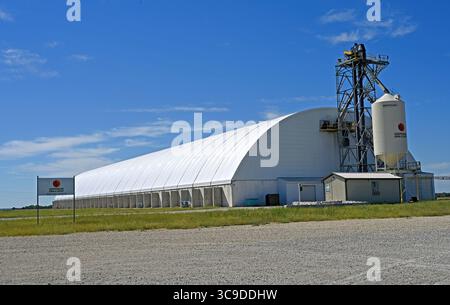 HILLSBORO, KANSAS - SEPTEMBER 19, 2022 The Co-Op Grain and Supply grain ...