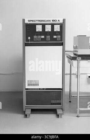 Scanning high speed Spectrophotometer Spectroscan 180 A Stock Photo - Alamy
