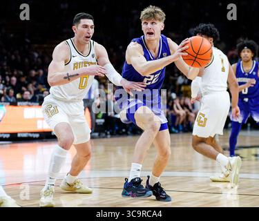 Washington guard Cole Bajema (22) drives to the basket while defended ...
