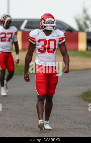 Kansas City Chiefs cornerback Christian Roland-Wallace (30) warms up ...