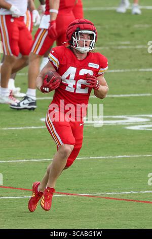 Kansas City Chiefs fullback Carson Steele (42) breaks the tackles of ...