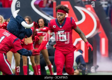 Houston Texans safety Jalen Pitre (5) heads to the field before an NFL ...