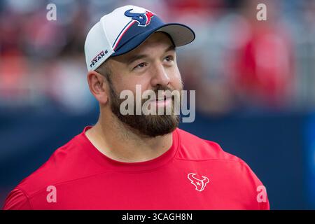 Jacksonville Jaguars assistant offensive line coach Keli'i Kekuewa uses ...
