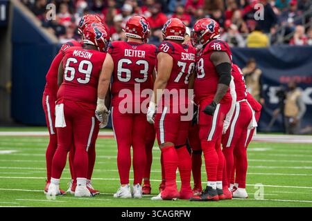 Houston Texans offense huddles up during the first half of an NFL ...