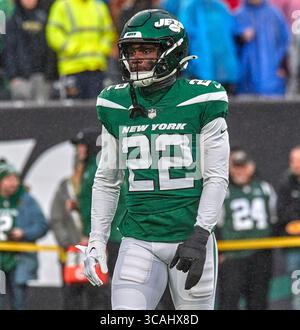 New York Jets Tony Adams arrives before an NFL football game between ...