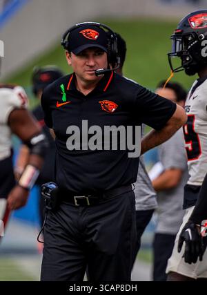 Oregon State head coach Jonathan Smith watches his team during the ...