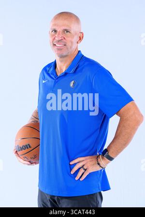 Dallas Mavericks head coach Jason Kidd reacts during the first half of ...