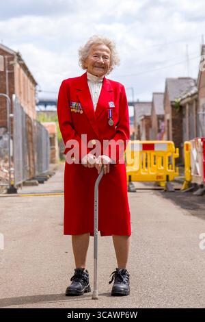 Second World War veteran Dorothea Barron, 100, places the first brick ...
