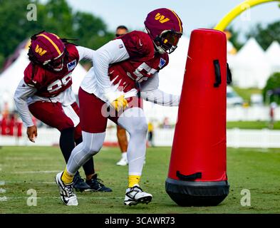 Washington Commanders defensive tackle Sheldon Day (98) rushes during ...