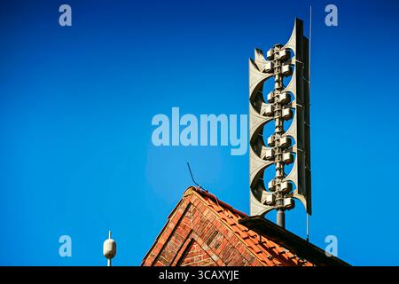 Elektronische Sirene auf einem Dach *** Electronic siren on a roof ...
