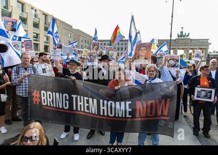 Berlin, Germany, October 7th 2025 Boogie Ellis (#8 - ALBA Berlin) duel ...