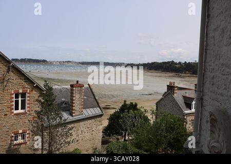 Sandy beach along the Rance estuary, village of Saint Suliac, Ille et ...