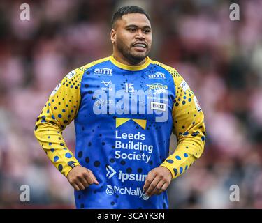 Sam Lisone of Leeds Rhinos in the pre-game warm up during the Betfred ...