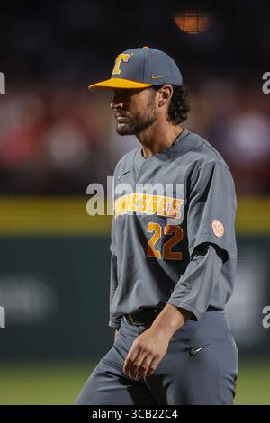 Tennessee Volunteers coach Tony Vitello (22) after the game against the ...