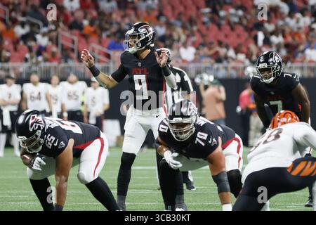 Cincinnati Bengals quarterback Desmond Ridder (4) drops back to pass ...