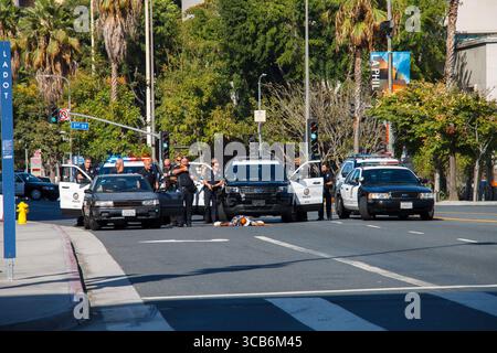 The LAPD arresting a person inside a car in downtown Los Angeles ...