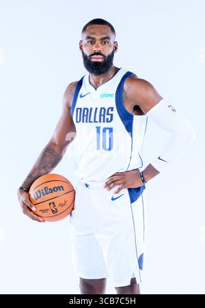 Dallas Mavericks guard Tim Hardaway Jr. (11) celebrates sinking a three ...