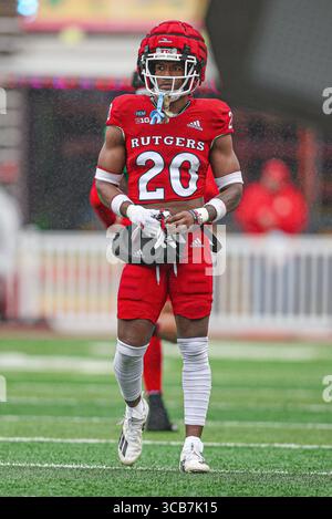Rutgers running back Ja'Shon Benjamin (20) runs past Purdue defensive ...