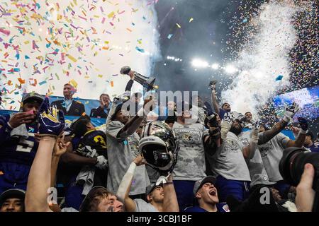 December 29, 2022: Washington Huskies celebrate the win over Texas 27 ...