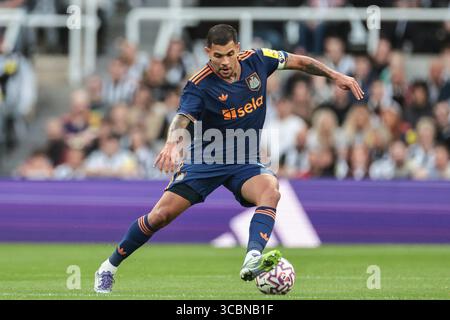 Bruno Guimaraes of Newcastle Untied in the pregame warmup session ...