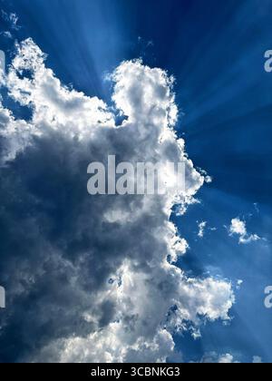 Light rays bursting through a cloud Stock Photo - Alamy