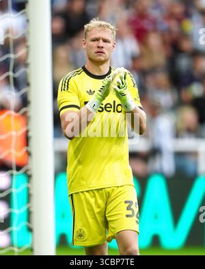 Newcastle United goalkeeper Aaron Ramsdale concedes their side's second ...