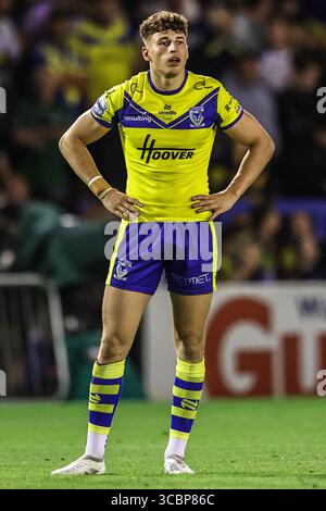 Luke Thomas of Warrington Wolves in the pre-game warm up during the ...