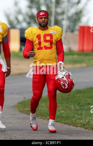 Kansas City Chiefs quarterback Chris Oladokun (19) runs the ball during the first half of an NFL ...