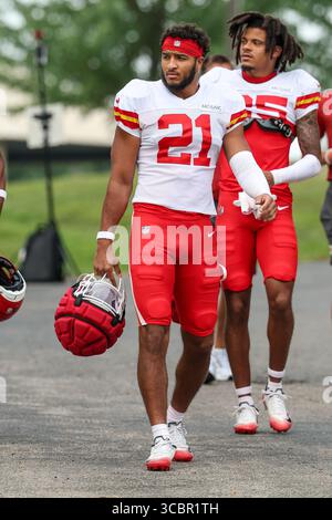 Kansas City Chiefs safety Jaden Hicks (21) battles Houston Texans ...