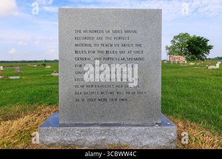 The grave of Memphis Minnie in the New Hope Missionary Baptist Church ...