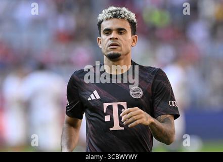 Luis DIAZ (FC Bayern Munich), action, duels against Malo GUSTO (Chelsea ...