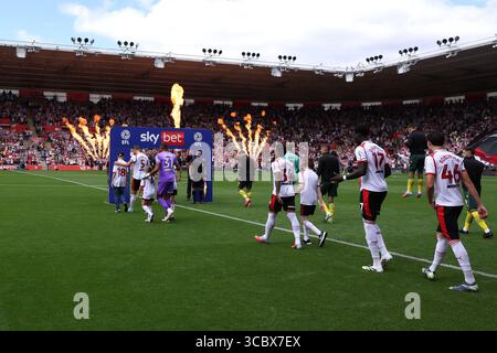 Wrexham players on the pitch before the Sky Bet Championship match at ...