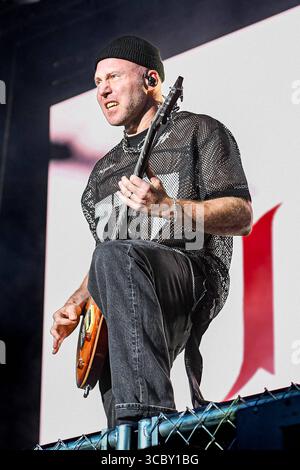 Gitarrist Steve Menoian von der Band I Prevail live auf der Bühne des ...