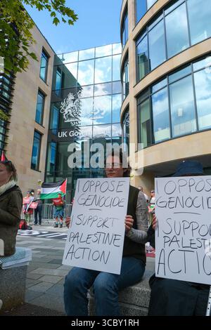 Edinburgh, Scotland, UK. 9th Aug, 2018. Photocall A flashmob fake ...