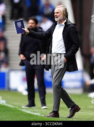 Dundee manager Steven Pressley on the touchline during the William Hill ...
