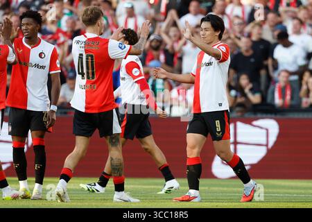 Rotterdam - Ayase Ueda of Feyenoord, Luciano Valente of Feyenoord ...