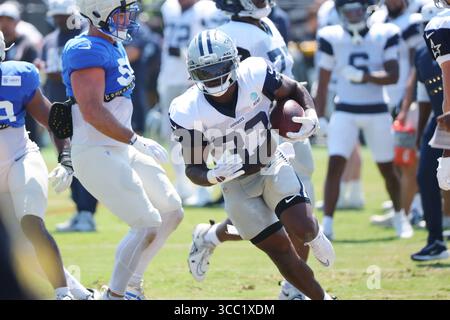 Dallas Cowboys running back Javonte Williams (33) carries the ball ...