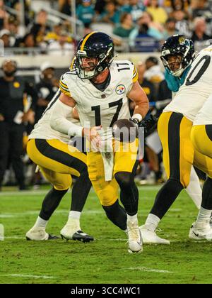 Pittsburgh Steelers quarterback Skylar Thompson (17) calls out signals ...