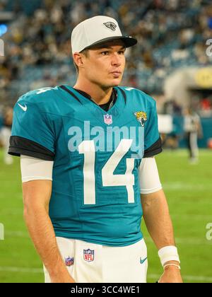 Jacksonville Jaguars quarterback Nick Mullens warms up before an NFL ...