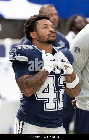Dallas Cowboys running back Deuce Vaughn runs with the ball against the ...